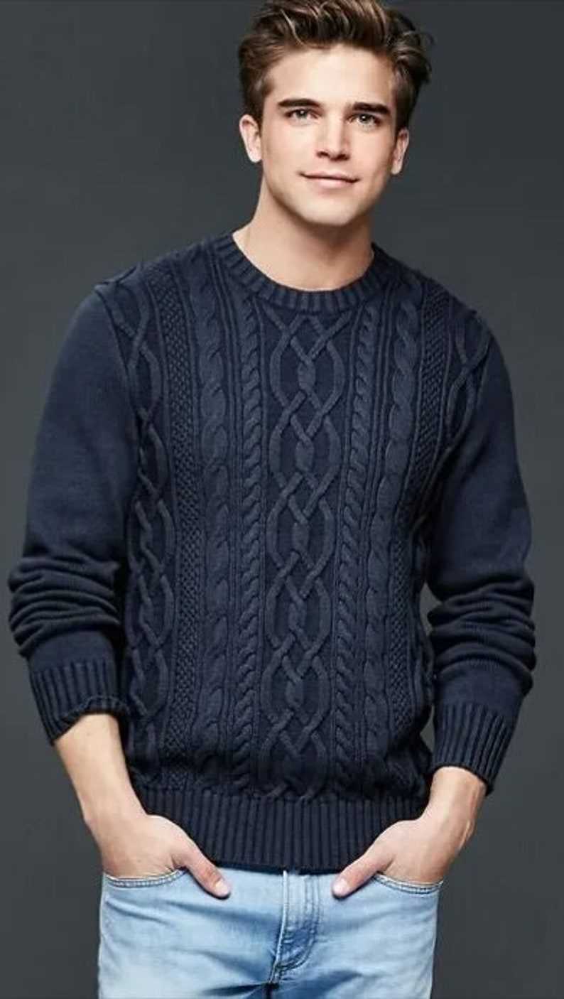 Knitting a Cozy Crewneck Sweater for Men: Pattern and Tips