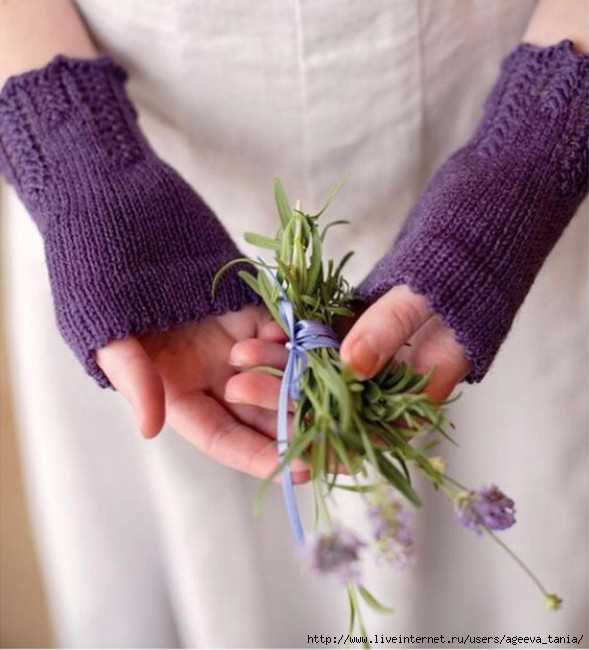 Cozy DIY: Knit Your Own Hand Holding Mittens