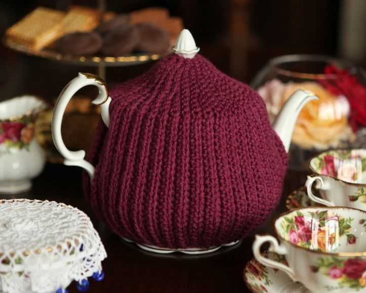 Cozy Up with this 2 Cup Tea Cosy Knitting Pattern
