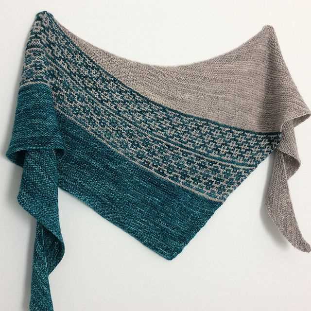 How to Knit a Boomerang Shawl with a Free Pattern
