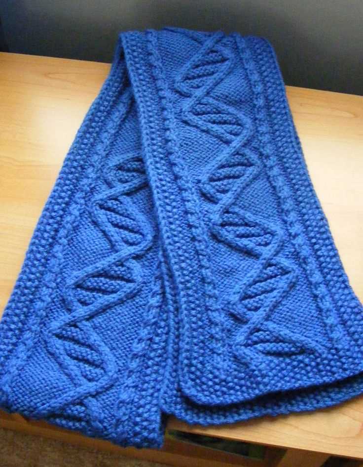 Effortlessly knit a chic cable scarf