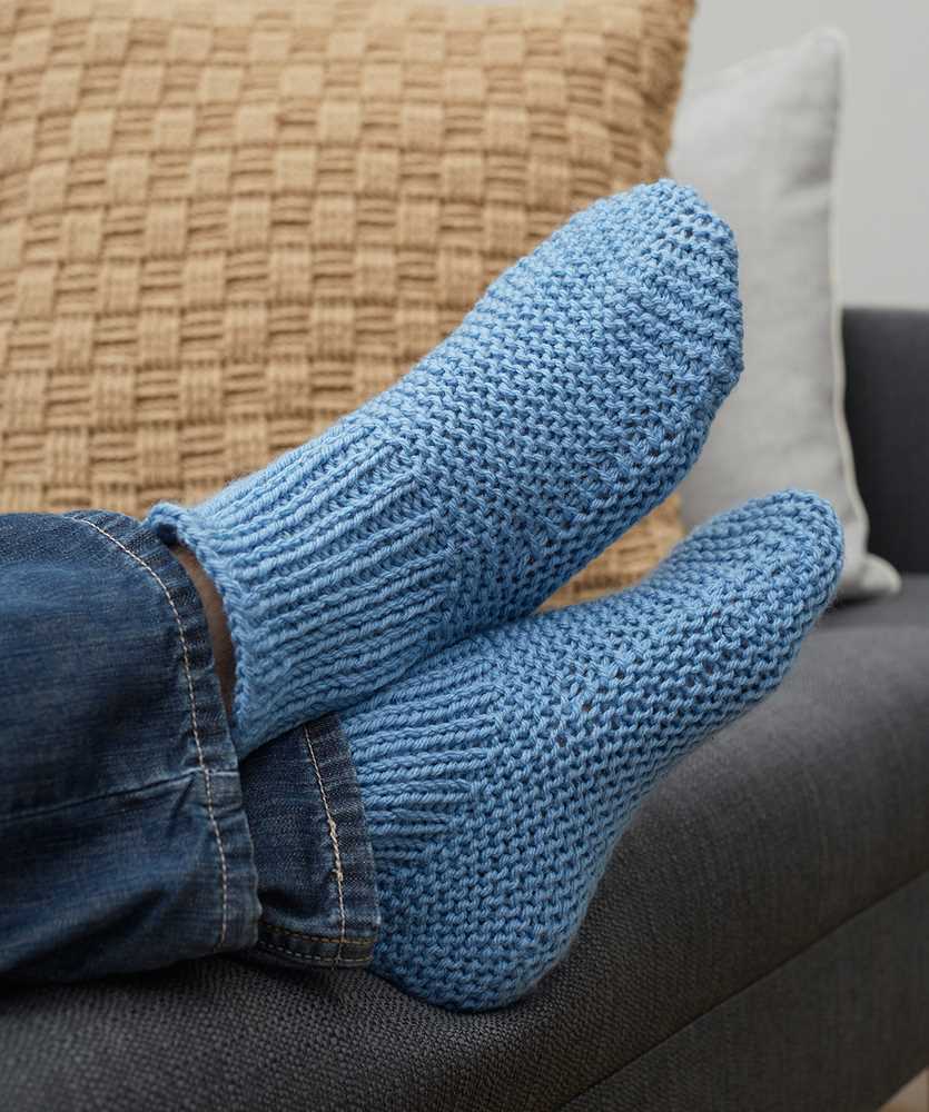 Cozy and Stylish: Free Cable Knit Slippers Pattern