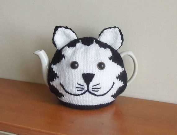 Cozy up Your Tea with a Knitted Cat Tea Cosy Pattern