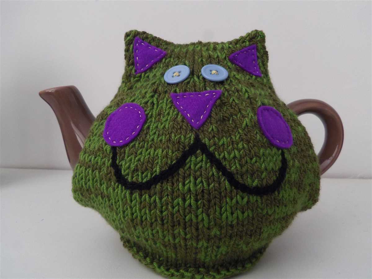 Cozy up Your Tea with a Knitted Cat Tea Cosy Pattern
