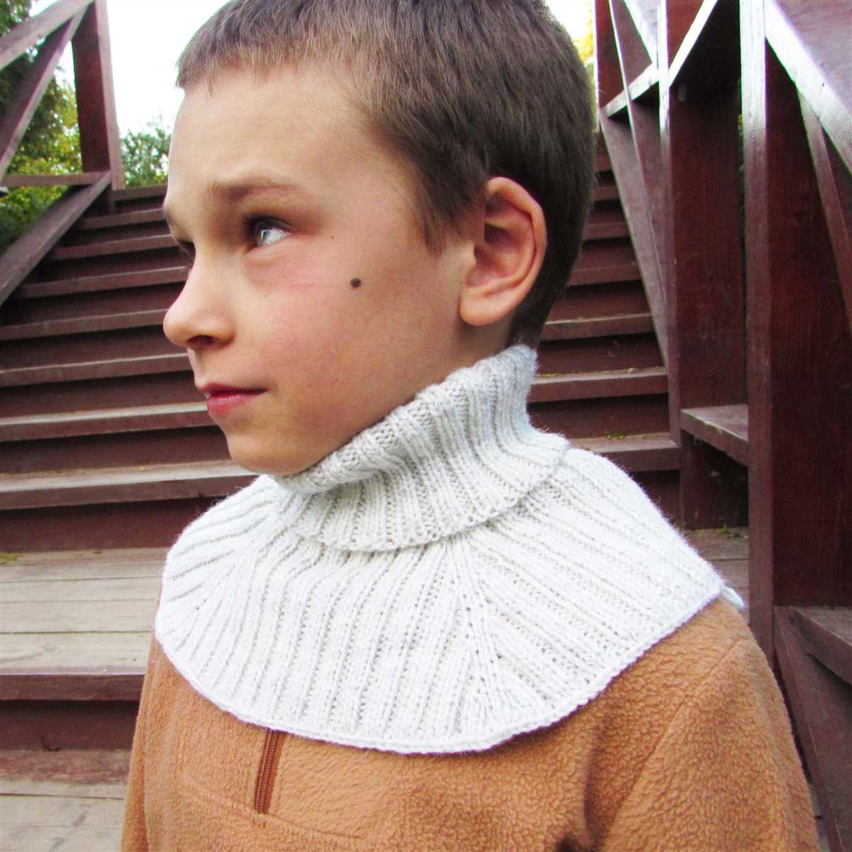 Simple Dickie Knitting Pattern for Winter Warmth
