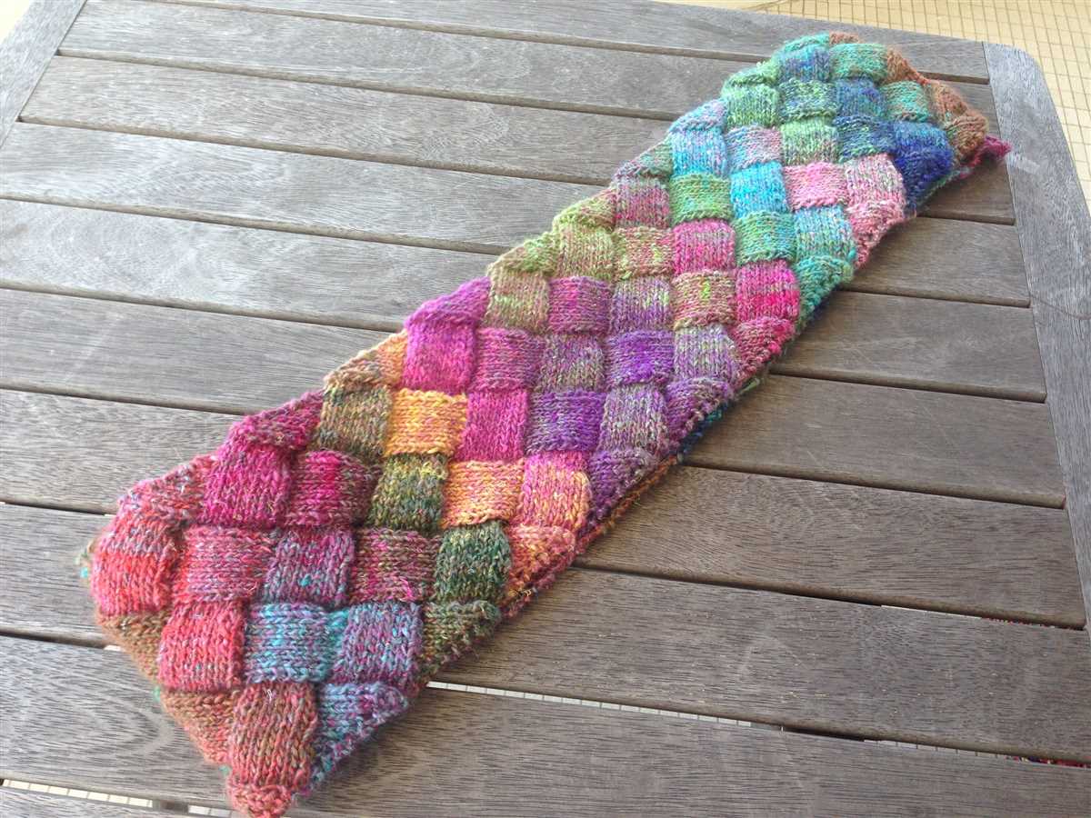 Unique Entrelac Cowl Pattern: an Intriguing Knitting Project
