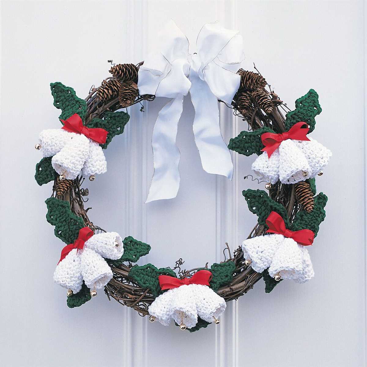 Festive Wreaths: Knit Your Own Holiday Décor