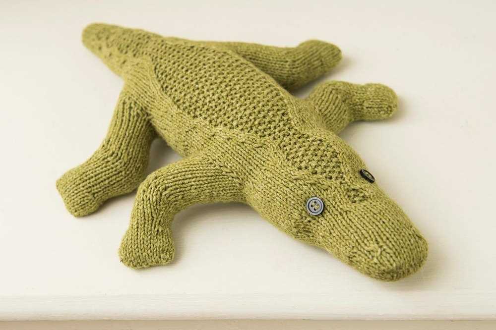 Knit your very own crocodile with this free pattern!