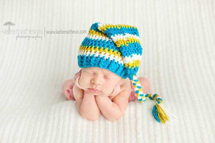 Easy knitting pattern for an adorable elf hat