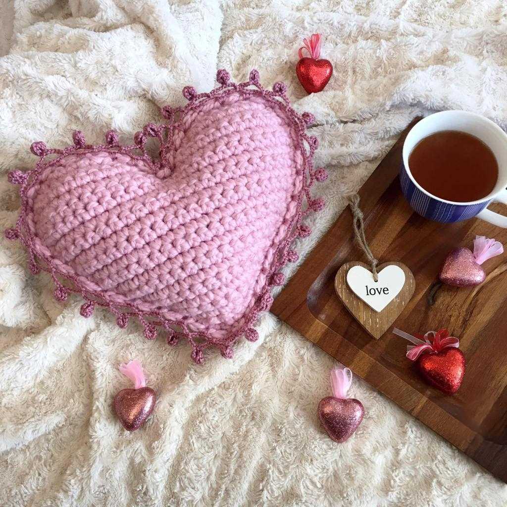Cozy up with this adorable heart pillow knitting pattern