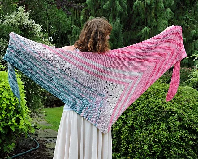 Stylish and Easy-to-Knit Shoulder Shawl Pattern
