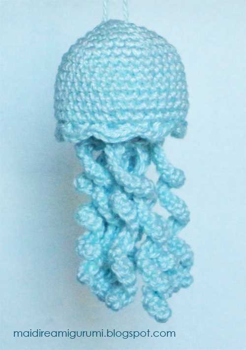 Free pattern for a knitted jellyfish