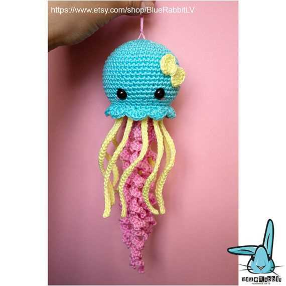 Free pattern for a knitted jellyfish