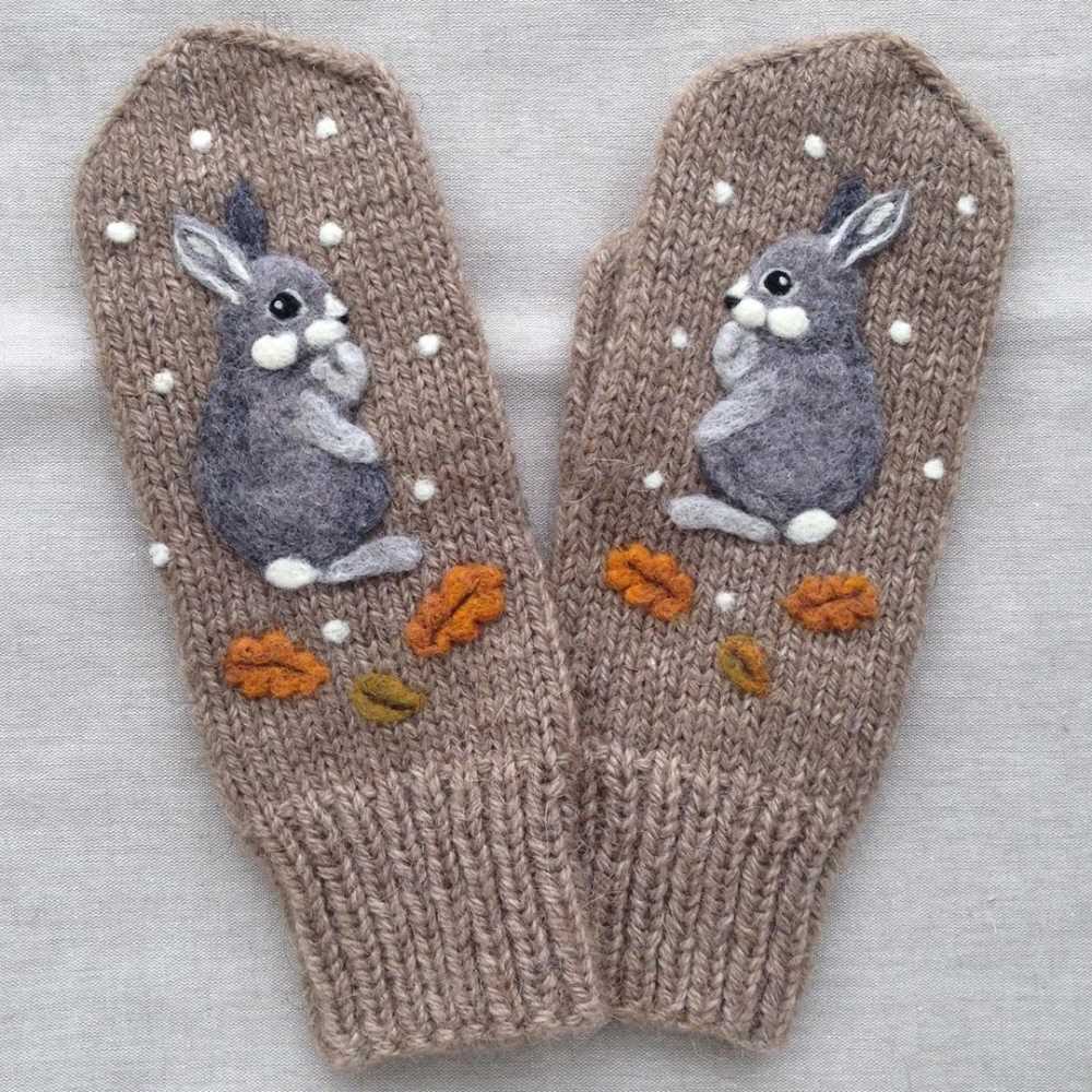 Unique knitting patterns for four-needle mittens