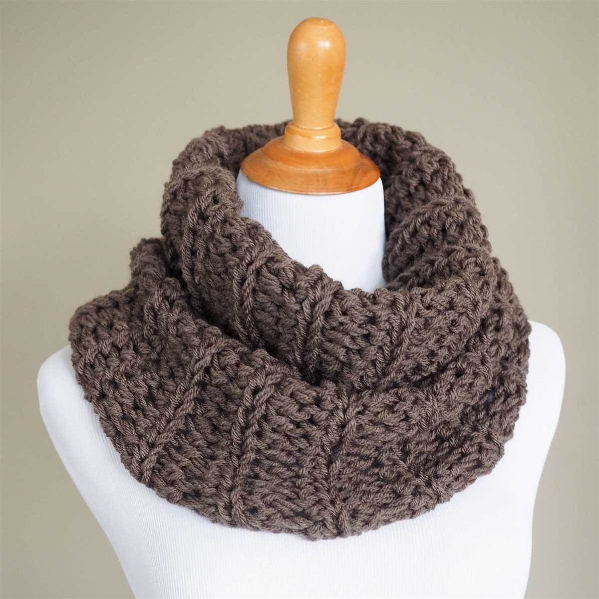 Knit an Outlander-inspired cowl with this pattern