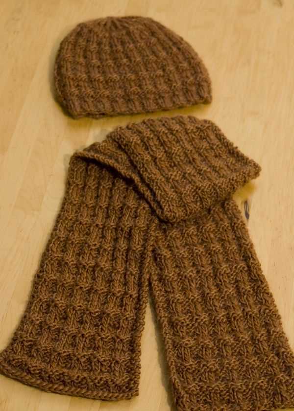 A Versatile Reversible Scarf Knitting Pattern
