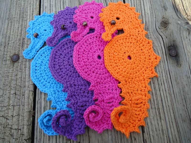 Get your hands on a free seahorse knitting pattern