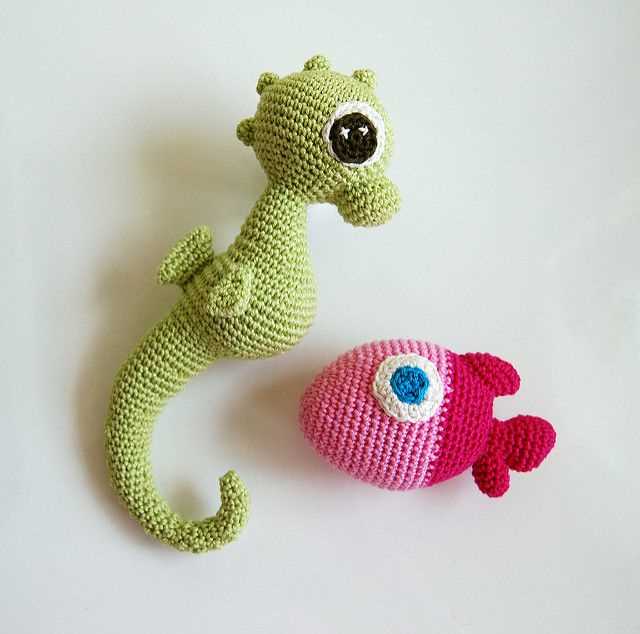 Get your hands on a free seahorse knitting pattern
