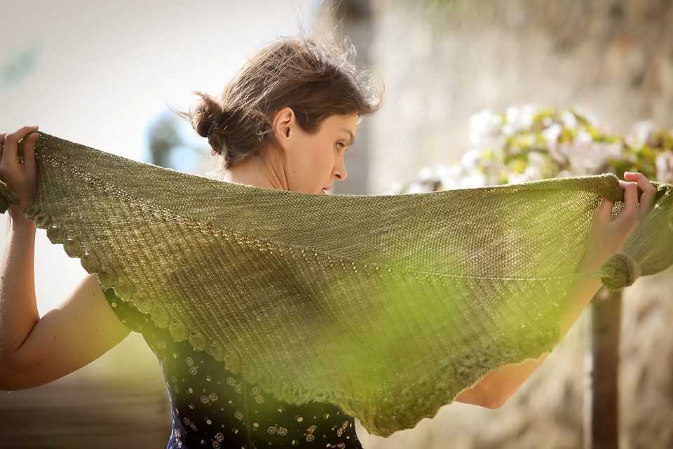 Stylish and Easy-to-Knit Shoulder Shawl Pattern