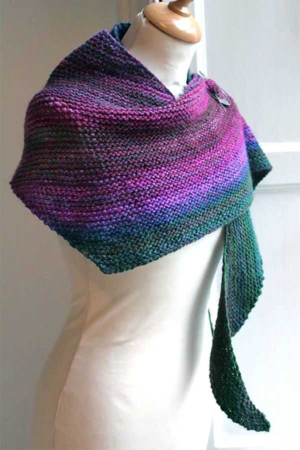 How to Knit a Boomerang Shawl with a Free Pattern