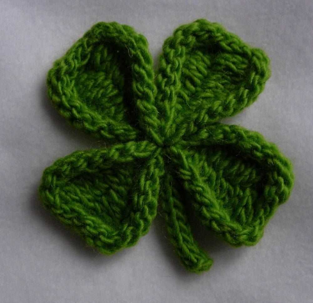 Simple pattern for knitting a shamrock
