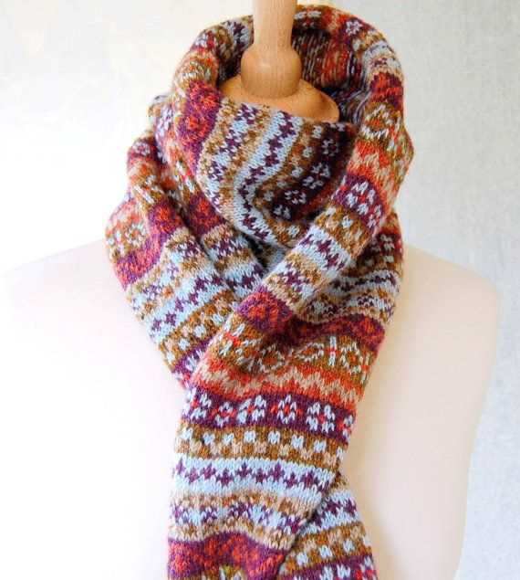 Knit a Stylish Two-Tone Scarf with this Simple Pattern