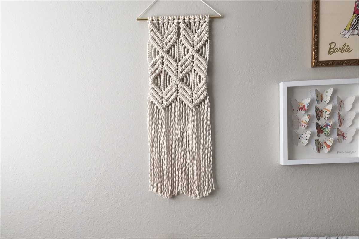 Unique DIY Patterns for Knitted Wall Hangings