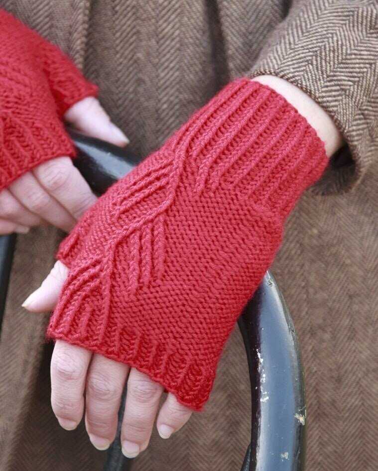 Cozy and Stylish: Free DK Fingerless Gloves Knitting Pattern