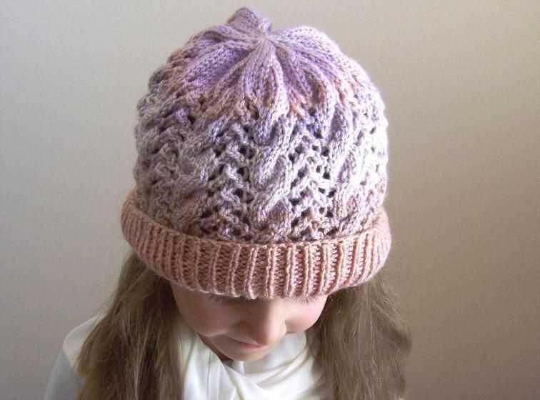 Cozy Cable Hat: A Free Knitting Pattern