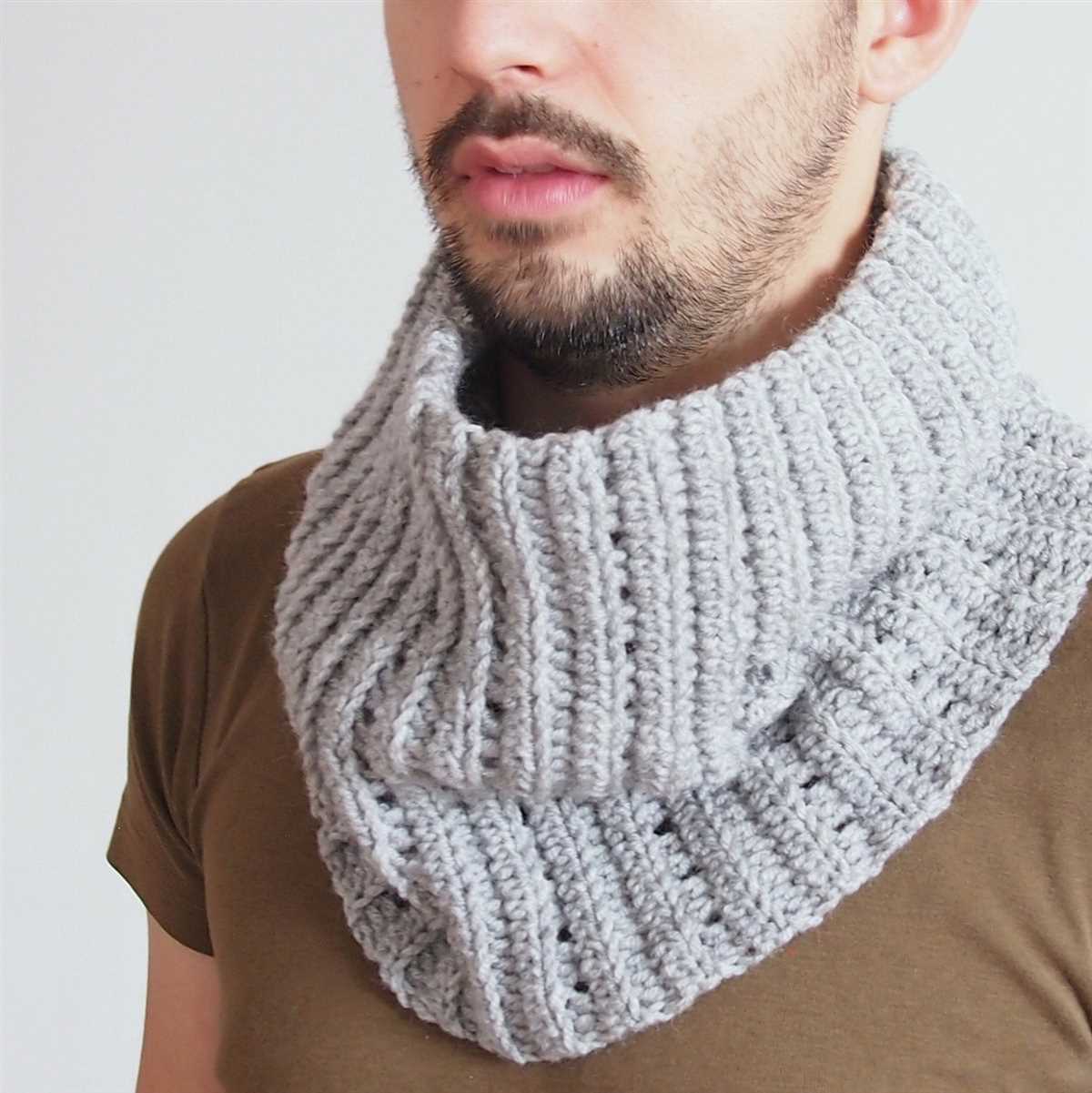 Cozy and Stylish: Knit Your Own Men's Cowl