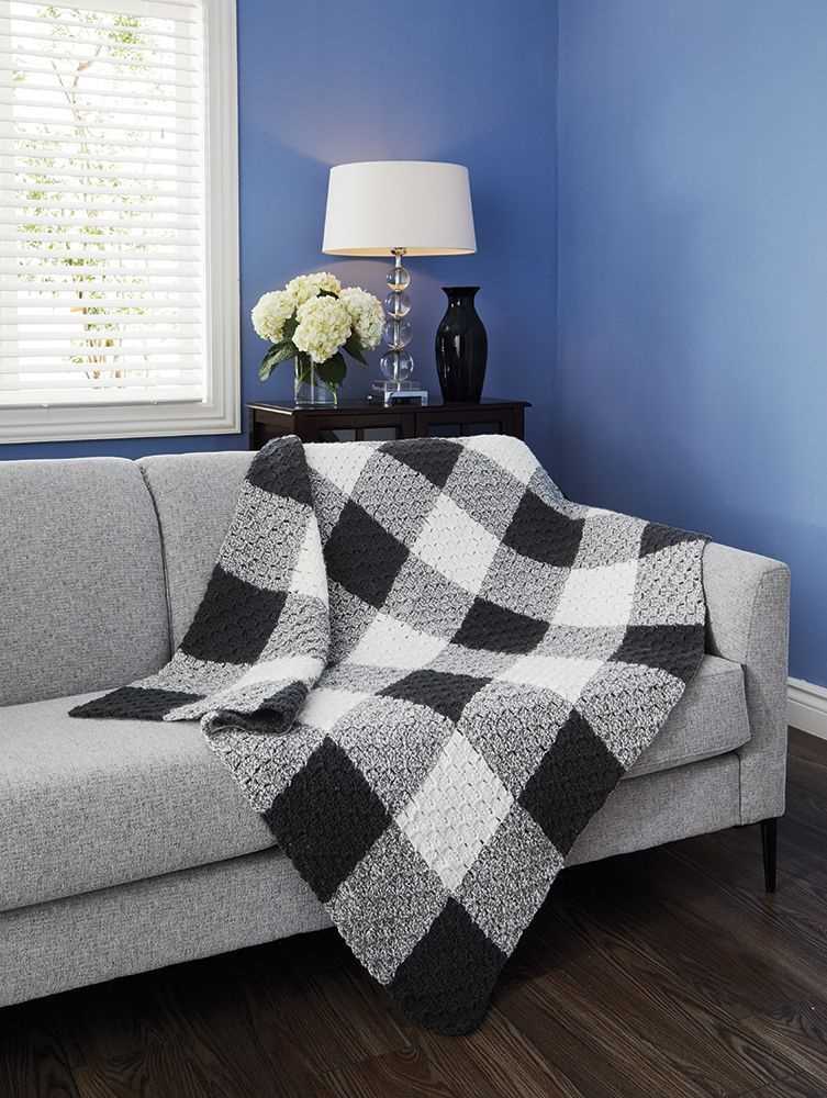 Cozy and Creative: Try This Corner-to-Corner Blanket Knitting Pattern