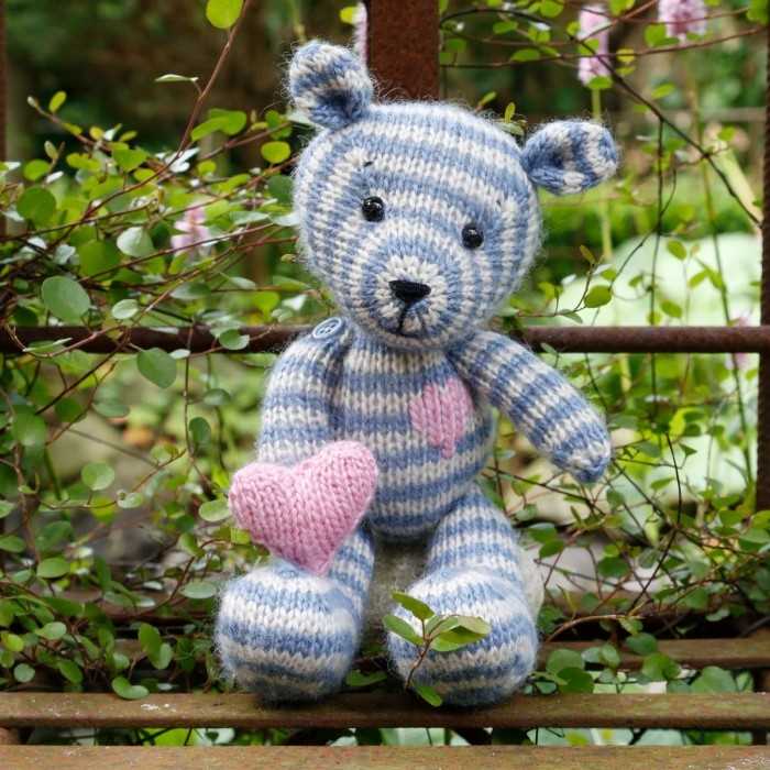 Knit your own sweet candy bear with this free pattern
