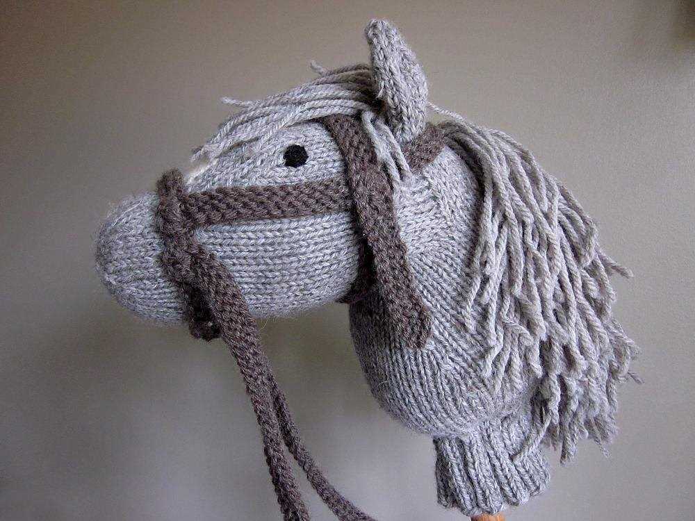 Knitting a Regal Knight: A Step-by-Step Pattern