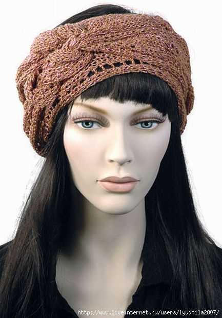 Cozy and stylish: a knitted head band pattern to keep you warm