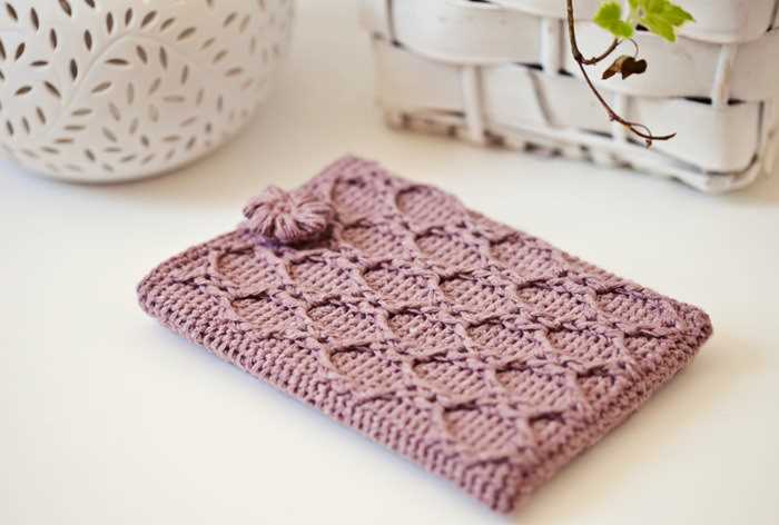 Stylish and Practical: A DIY Pattern for a Knitted Tablet Case