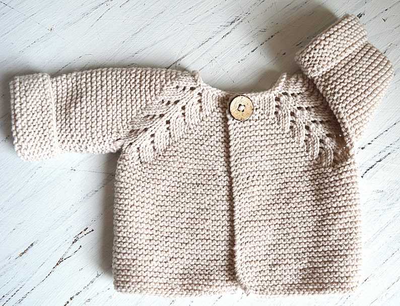 Stylish and simple: Knit your own top down hat