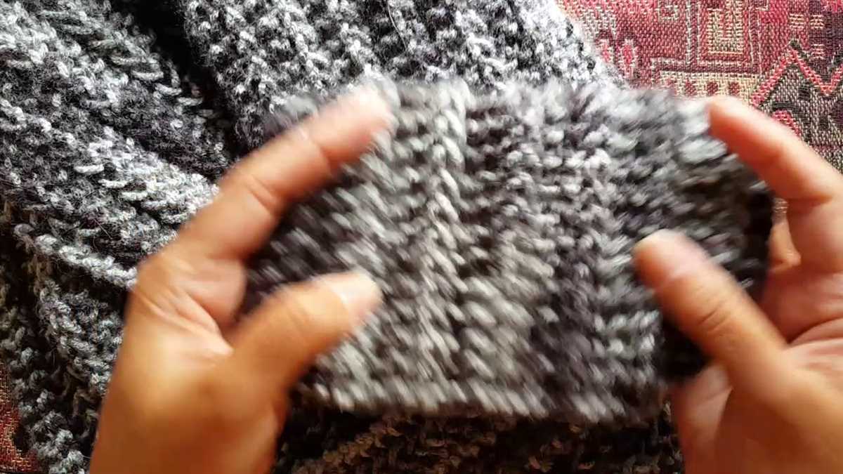 Minimalist Lace: Knit a One-Row Scarf Pattern