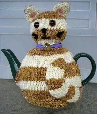 Cozy up Your Tea with a Knitted Cat Tea Cosy Pattern