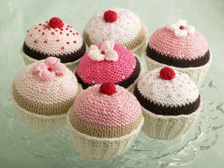 Knit Your Own Sweet Treat with This Free Cupcake Pattern!