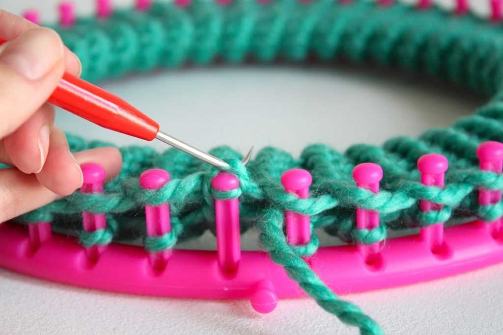 Creating Beautiful Knit Patterns with Round Looms