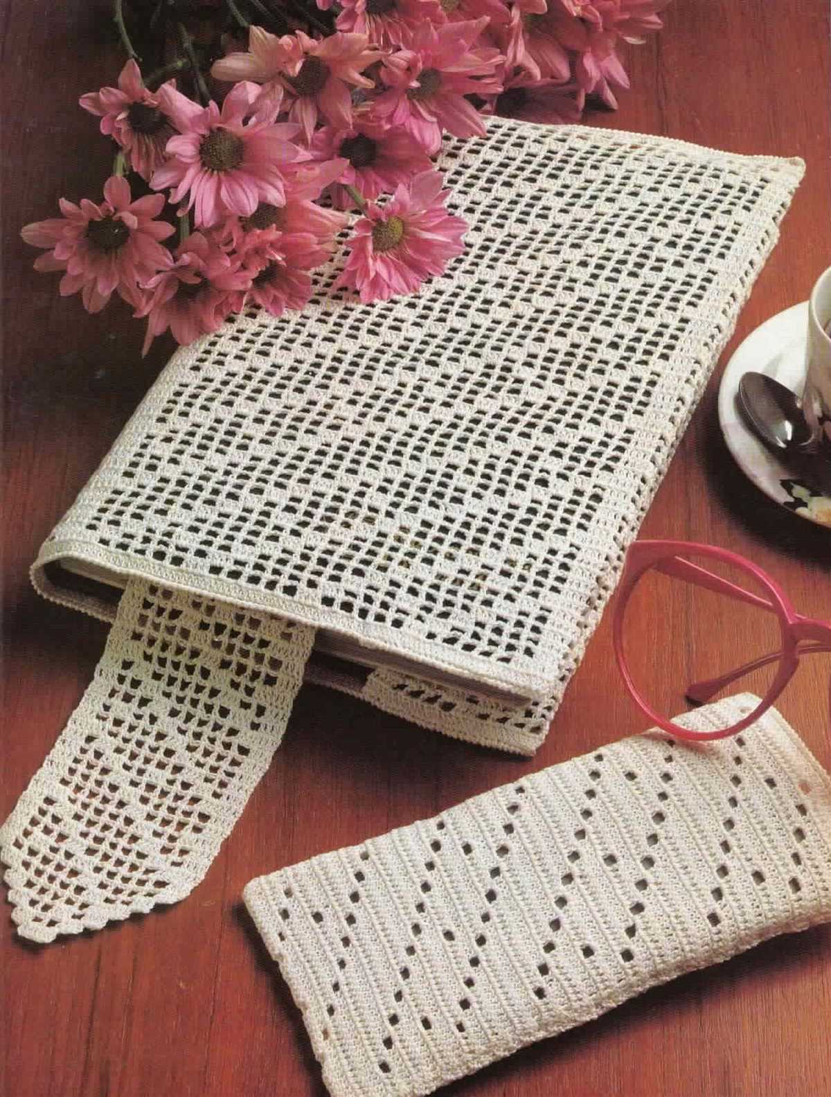 Stylish Knitted Bible Cover: Free Pattern Included