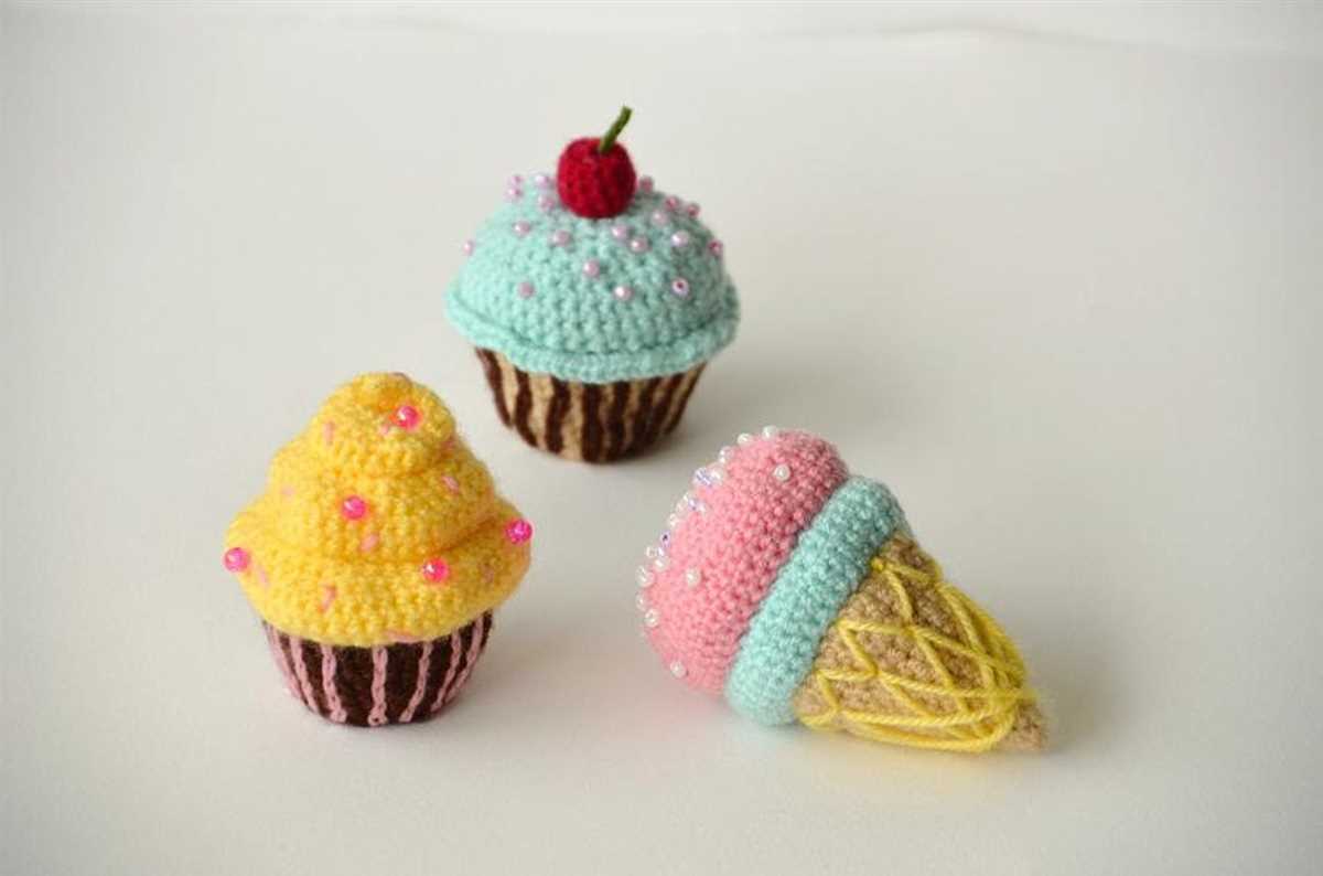 Free pattern for knitting a cute cupcake