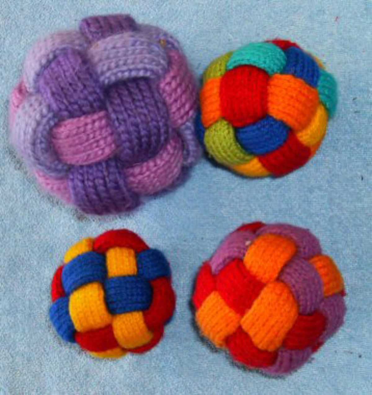 Free pattern for a knitted ball